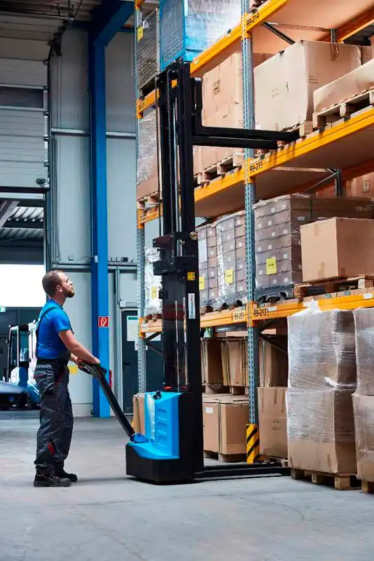 Pedestrian stacker - HanseLifter