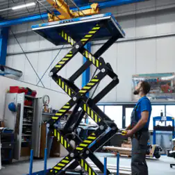 TRSHT electric scissor lift table with triple scissors - HanseLifter